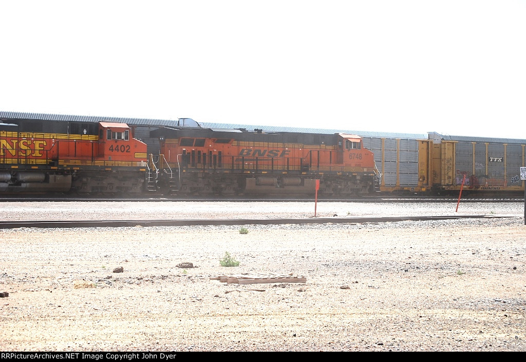 BNSF 6748